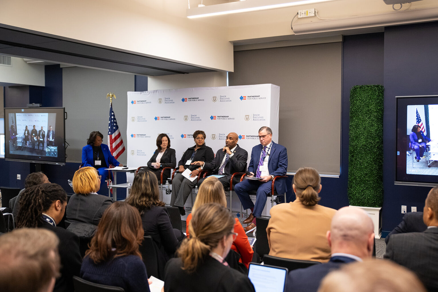 How federal executives can break boundaries to lead effectively